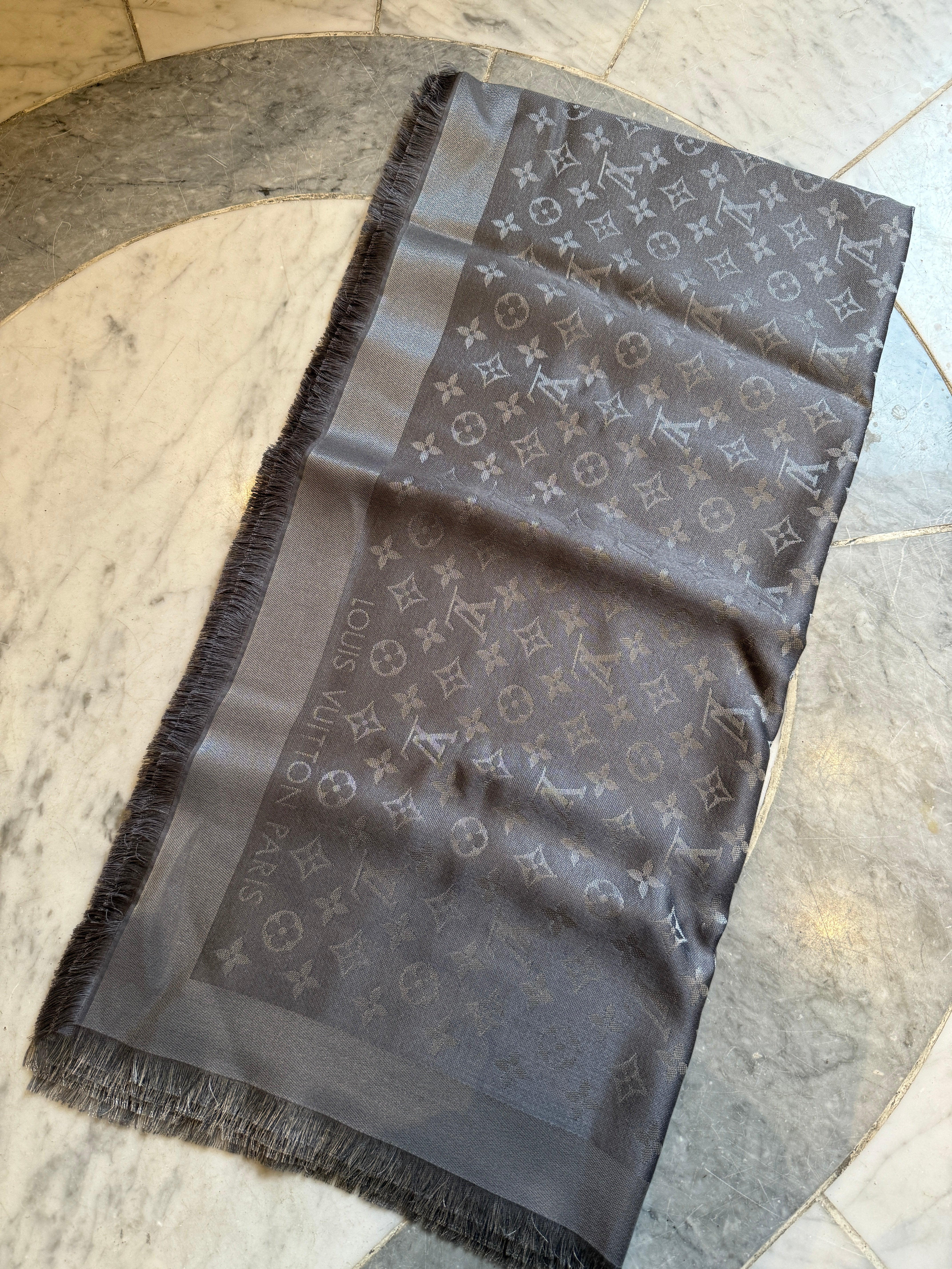 Louis Vuitton Châle Monogram Tørklæde – Cyycle